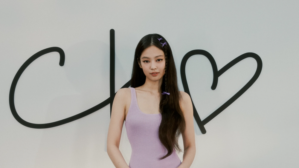 Calvin Klein x JENNIE: Luncurkan Campaign Bertema Kasual - Rakamin Academy